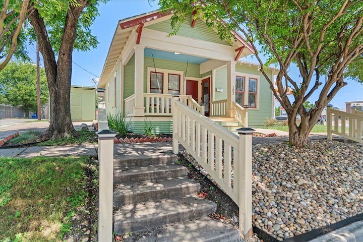 Heritage House – 3br Downtown Taylor Retreat - Taylor, TX