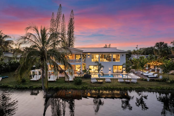Luxe Miami Lakefront Mansion - 9br W Pool & Garden - Bahamas