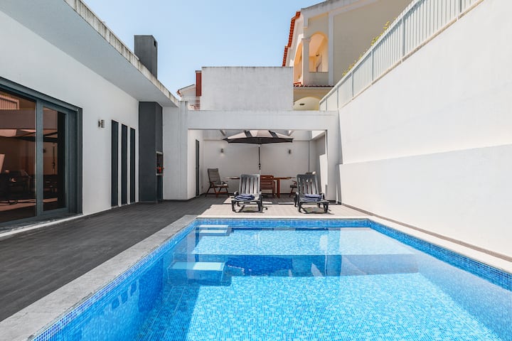 Sunny Villa - Private Pool - 10 Min To The Beach - Seixal