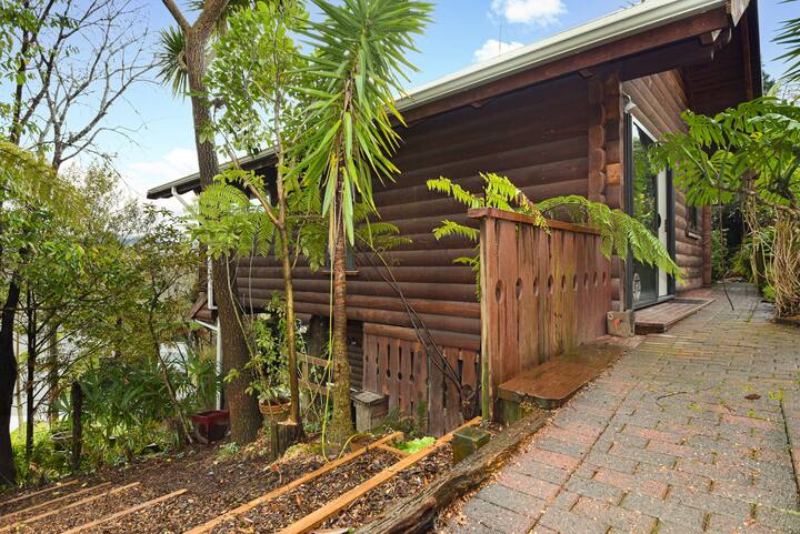 Unique Log Cabin - Rotorua