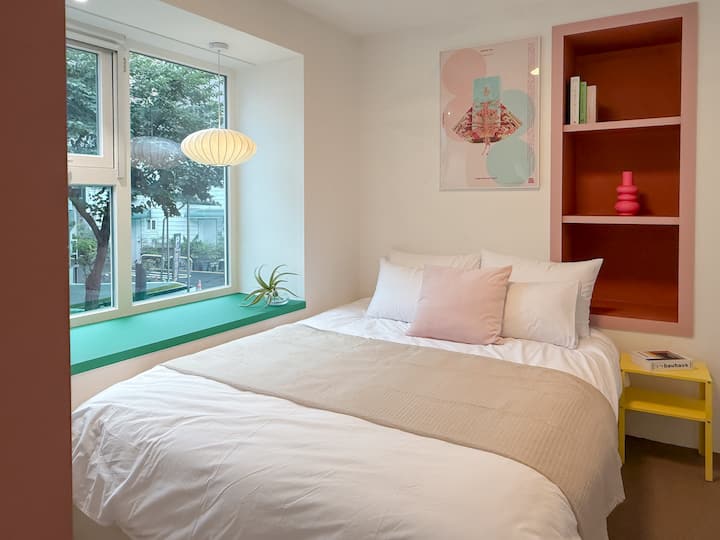 Space Jin:1층 명동을 닮은(레트로&비비드) 독채하우스 공항버스&지하철 2분 ! - Seoul