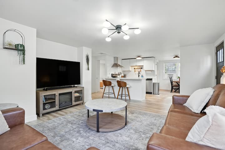 Modern & Cozy Escape - Rapid City, SD