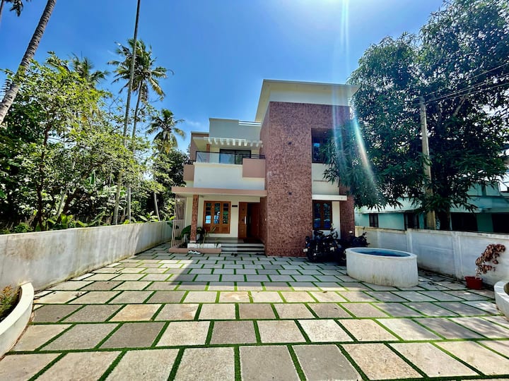 Peaceful Ac Queen Room - Cliffnest By Nivara - Varkala