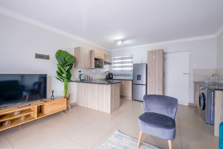 Modern, Peaceful Stay In Broadacres - Lanseria