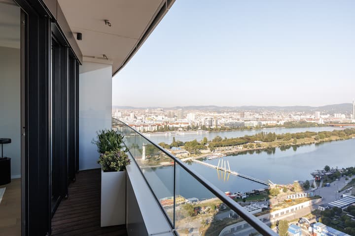 Skyline Suite · Danube-view Balcony · Pool · Metro - Viena
