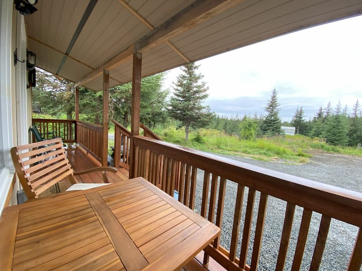 Cozy & Quiet Cabin Getaway – 2 Bedrooms - Homer, AK