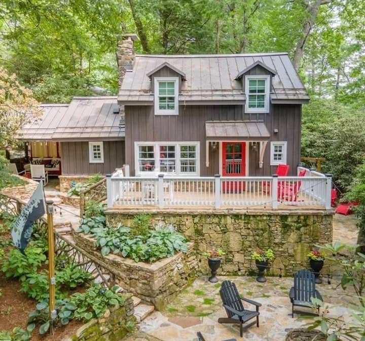 Stay Foxy Chic Highlands Cottage Near Main St - Highlands, NC