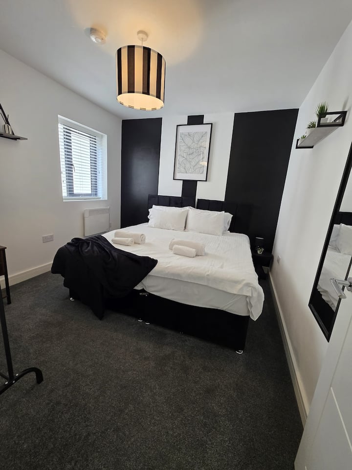 Stylish 1br Apartment |Sleeps 3 |Wi-fi |Parking. - Gloucester