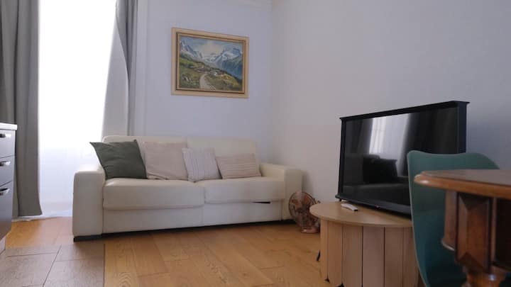 Central Montreux 1br Apt, Sleeps 6, Soaking Tub - Montreux