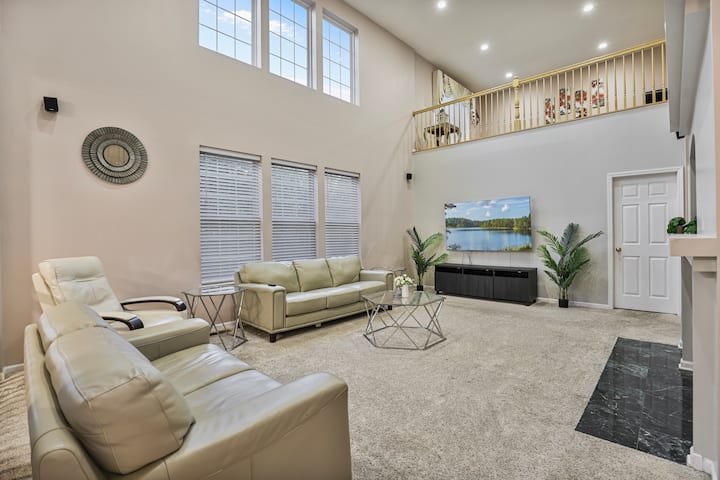 Crisp: 4000 Sq Feet - Bartlett, IL