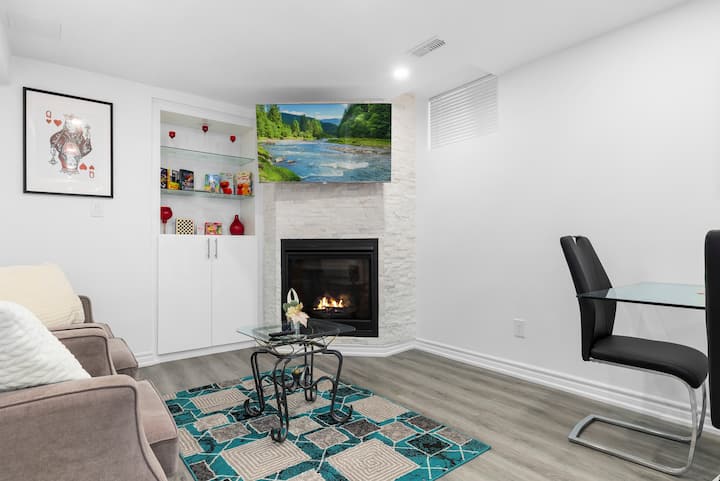 Queen Of Hearts: Cozy Private Apt 1b/1b,kitchen,5g - Ajax