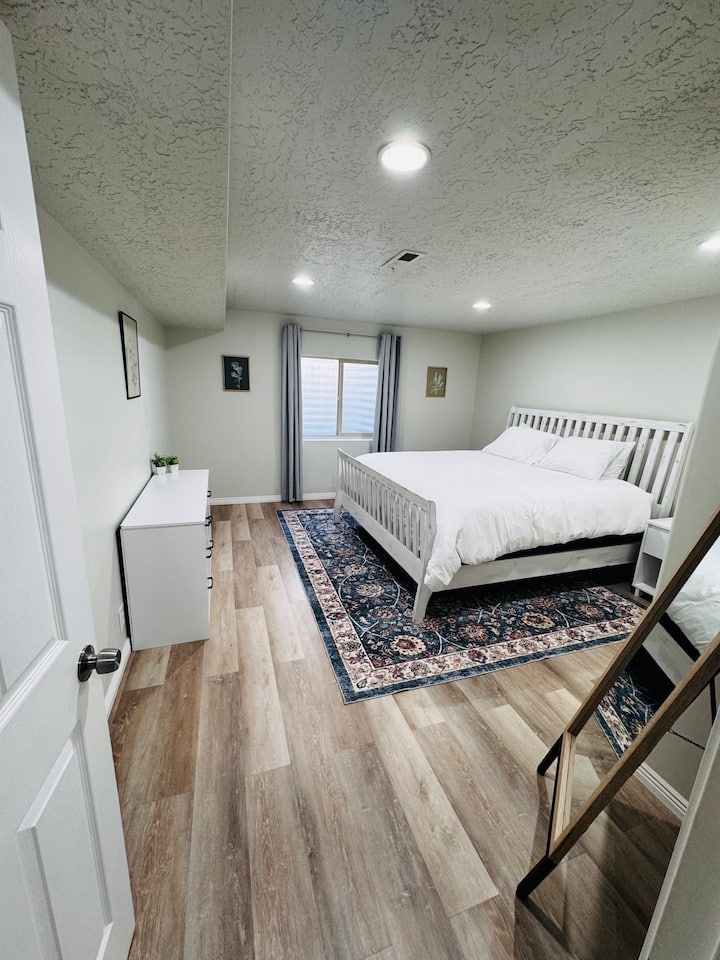 Modern 2br Basement Apt-spacious & Private - Layton, UT