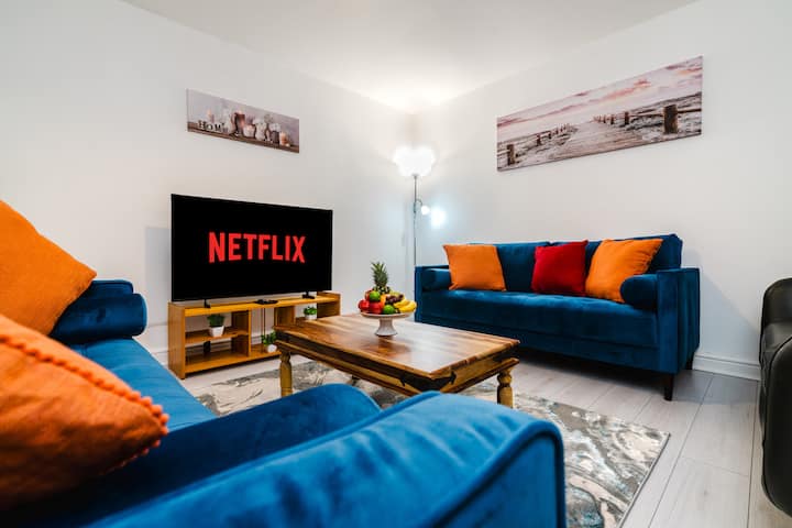 Candlefield House, Family, Contractors Freeparking - Watford