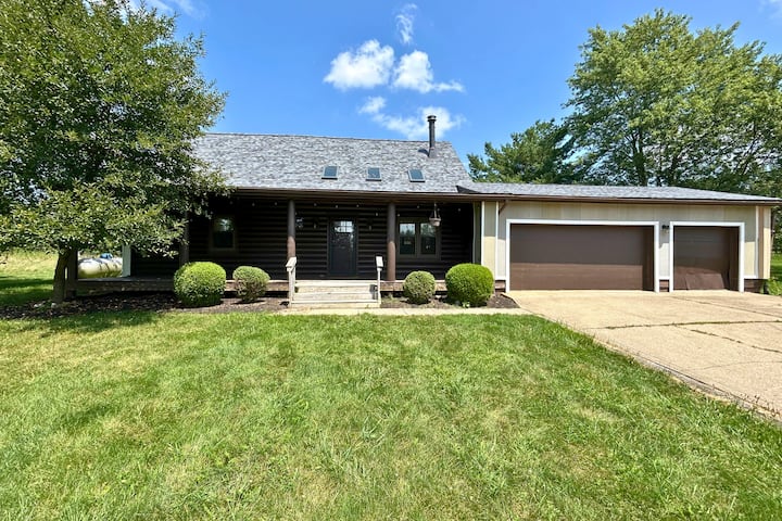 Johnstown Gem! Spacious Wood Home & Beautiful Farm - New Albany, OH