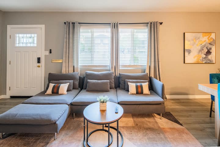Mitchell House: Convenient, Easy By Hello Hideout - Phoenix, AZ