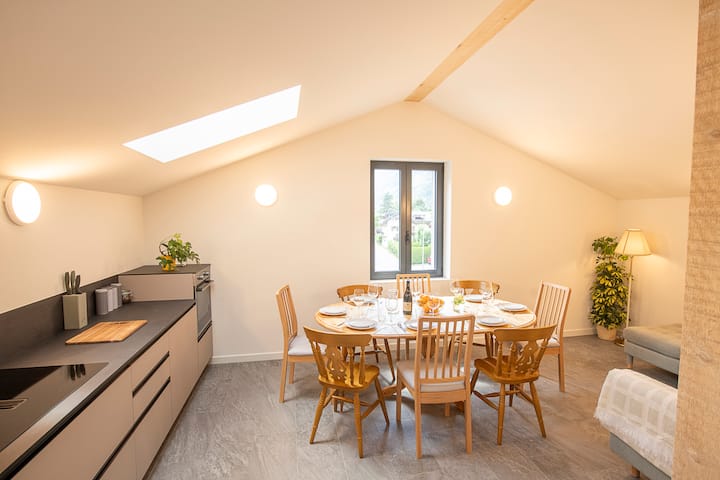 Central Alpine Apartment Mont Blanc Views, Pets Ok - 霞慕尼