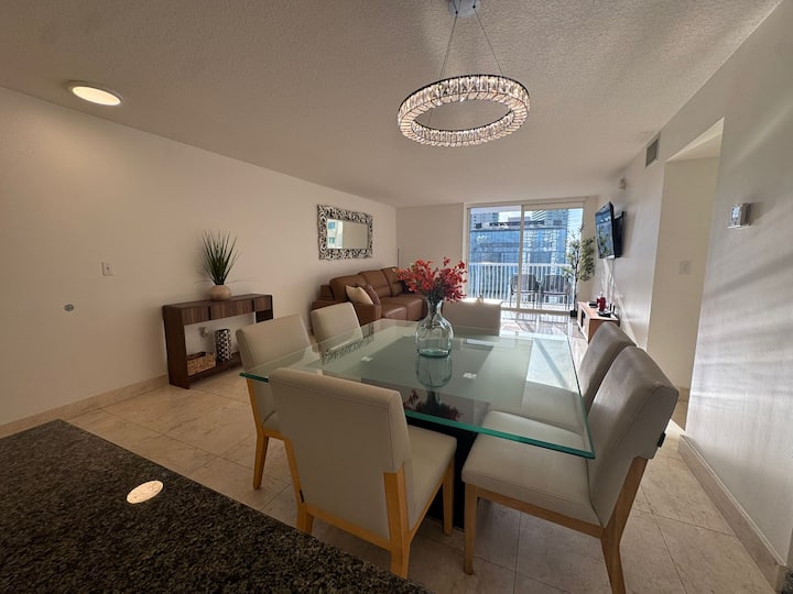 Spacious & Bright 3 Bedroom In Brickell - Miami, FL