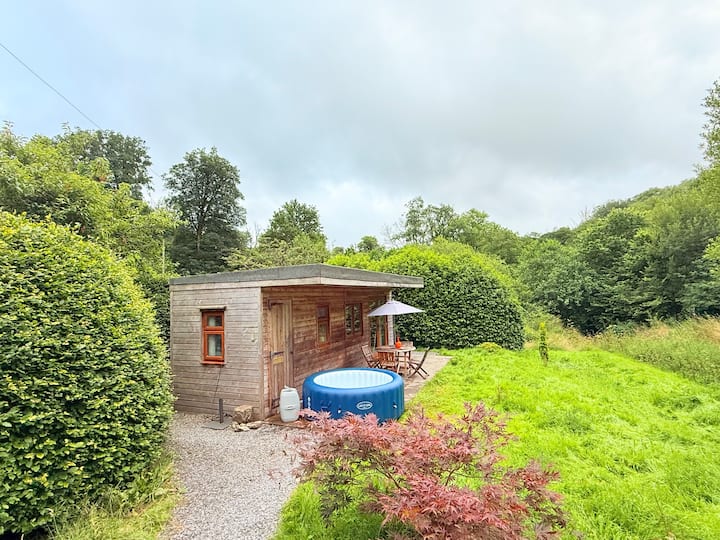 The Nature’s Nook- With Wifi- Hot Tub - Carmarthen