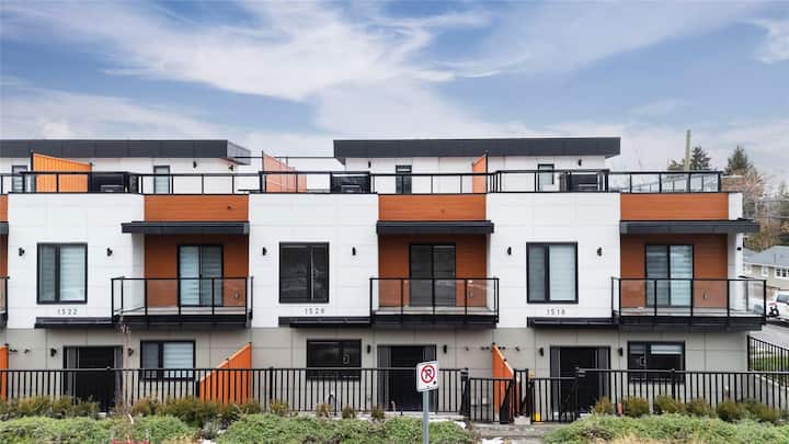 Midterm Rental 3-bed Townhouse - Kelowna