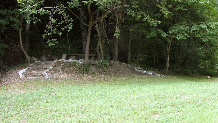 Outsidersi Campsite | Tent Pitch | Shaded Meadow - Luče