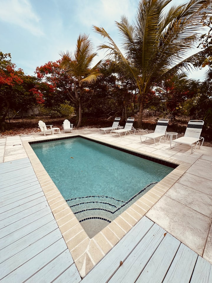 Tree Stump Villa - Grace Bay - Turks and Caicos Islands