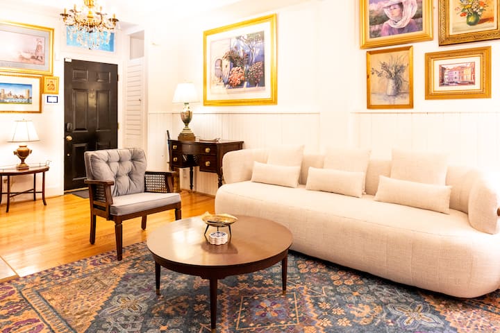Luxury Fells Home W/hot Tub, Poker Room, & Parking - Baltimore, MD