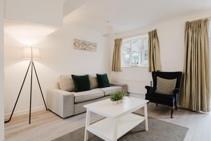 Modern & Comfortable 3 Bed House - 밀턴 케인즈