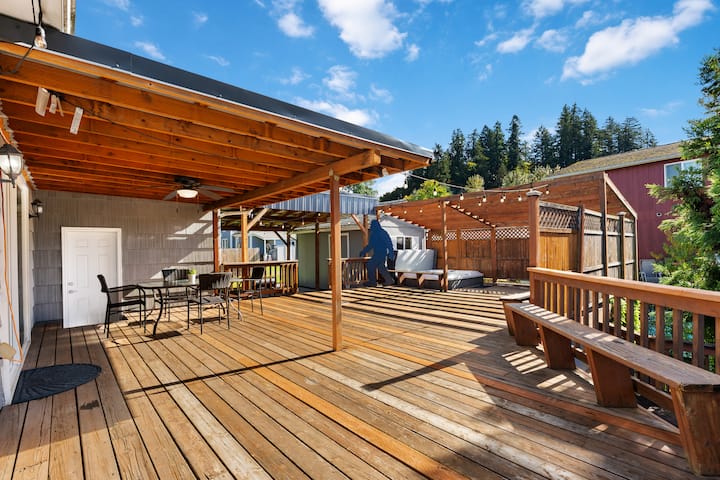 10% Off - Bigfoot Theme-cozy Home W/ Deck & Hottub - Castle Rock, WA