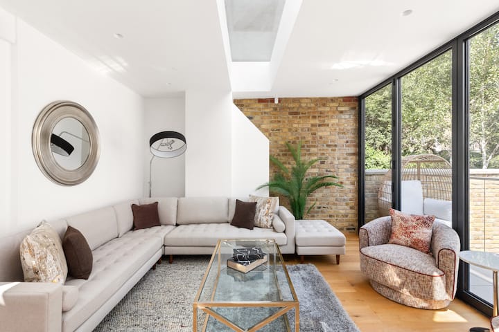 Elegant 4-bed House Near Angel & Upper Sreet - London