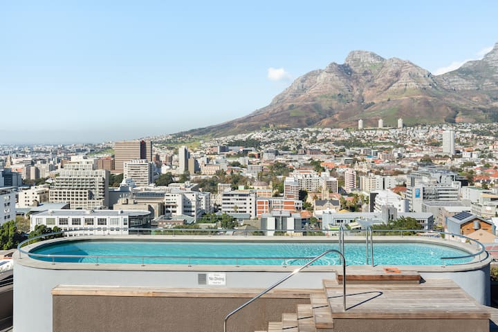 Trendy Bo Kaap Apartment With Views - Camps Bay