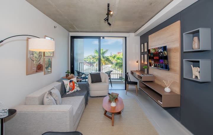 3 Mins Walk To Malls | Pool, Gym, Cinema | 200mbps - Asuncion