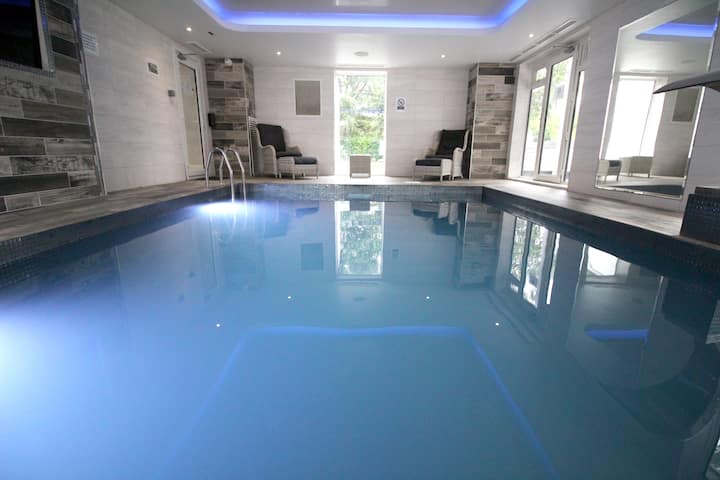Cheshire Retreat: Indoor Pool & Spa Haven - Northwich