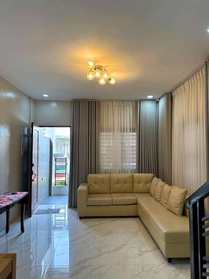 Salvador Villa With Pool - Lucena