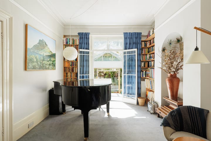 New! Spacious 3br Victorian Home W/garden - Greenwich