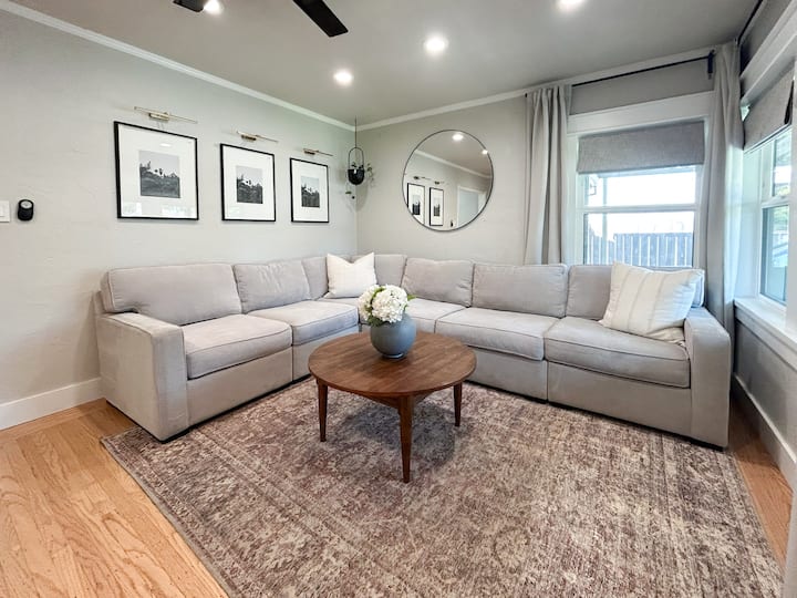 The Riverbend Retreat -Cozy Family Friendly Home - West Sacramento, CA