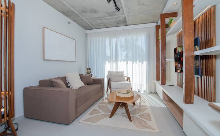 Stylish Stay With Private Patio, Pool & Gym Access - Paraguay