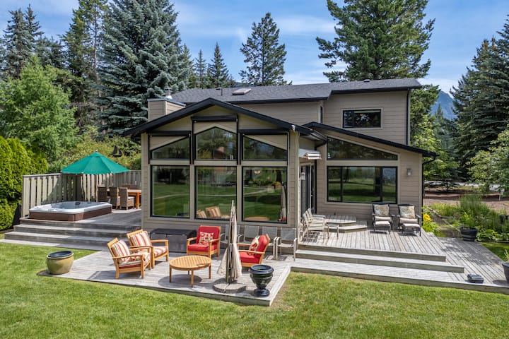 Alpine Lake House | Beach Access | Hot Tub | Views - Invermere