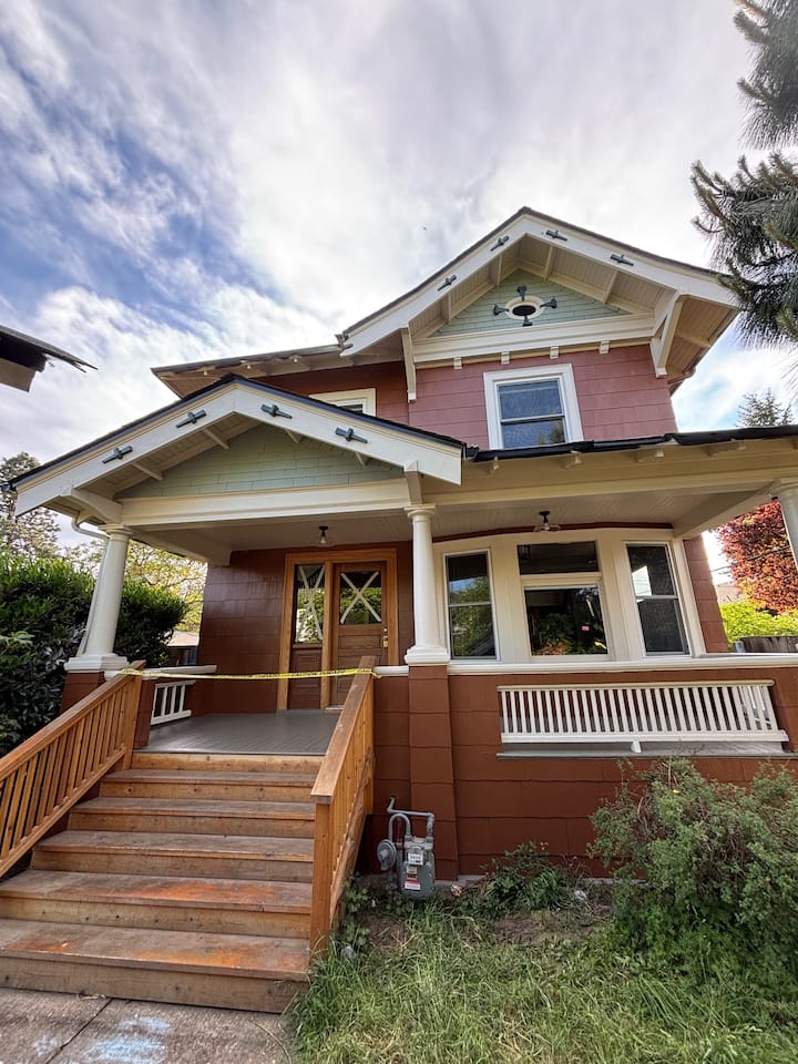 Designer Home In A Perfect Location - Portland, OR