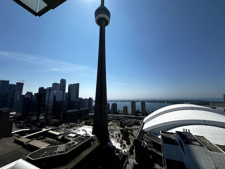 The Best View In Toronto! Designer 2br W. Parking - Osgoode Hall