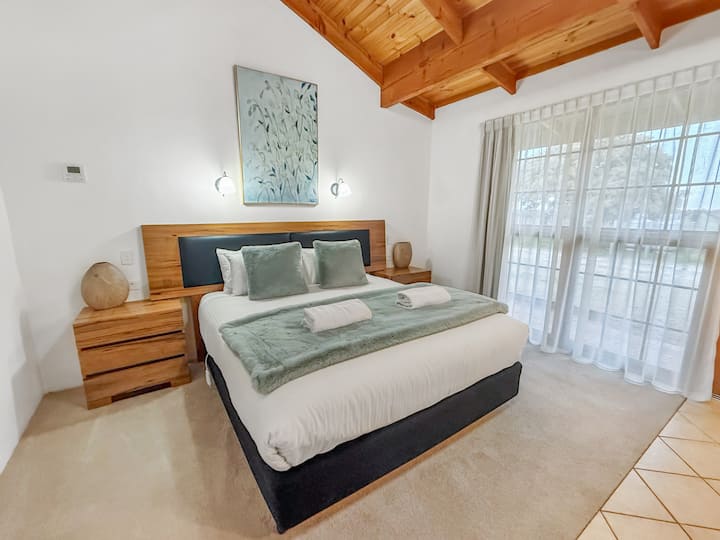 Romantic Spa Suite | Walk To Wineries | King Bed38 - Penola