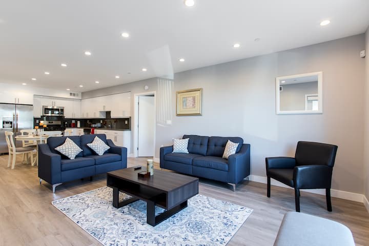 Chic 2 Bedroom Condo Hollywood Blvd Walk 99 - Hollywood, CA