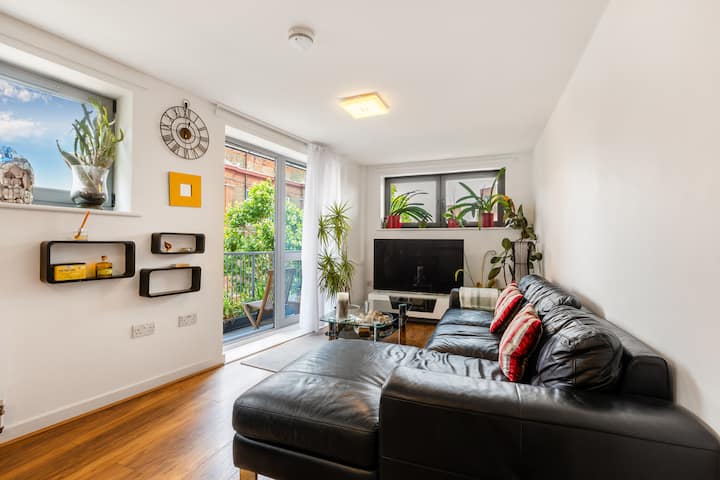 New! Lovely 2br Flat W/balcony In East London - London