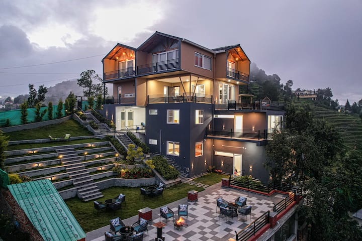 Pet-friendly Room W/ Valley Views, Deck & Garden - Mukteshwar