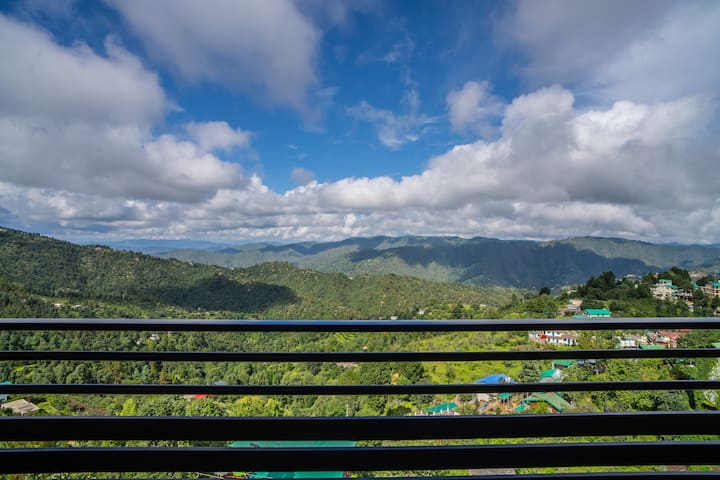 Hilltop 1-bhk Pet-friendly Retreat W/ Patio - Mukteshwar