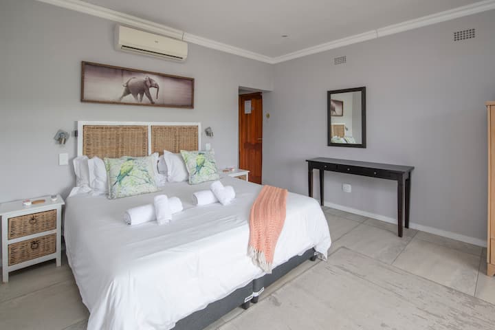 Lauradale Stellenbosch- Cosmos 1 Bedroom Suite - Stellenbosch