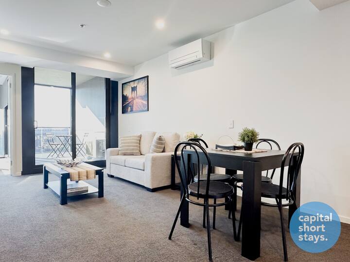 Modern 1br | Pool + Parking | Cbr Hospital & Shops - Canberra