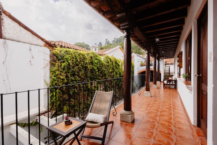 Casa Colonial • Vista A Volcanes • Terraza Privada - San Lucas Sacatepéquez