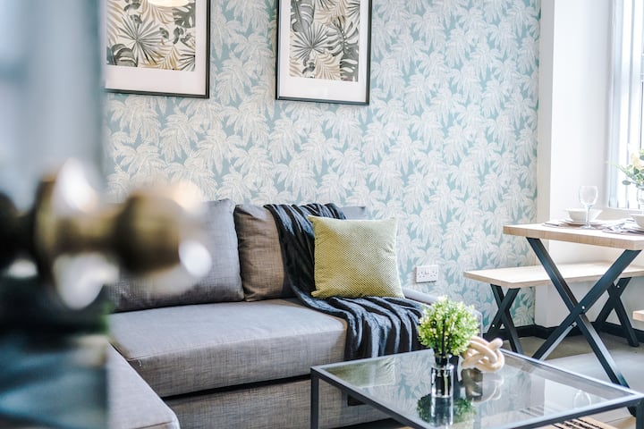 Chic 4br Luxury Home | Free Parking | City Center - Salford