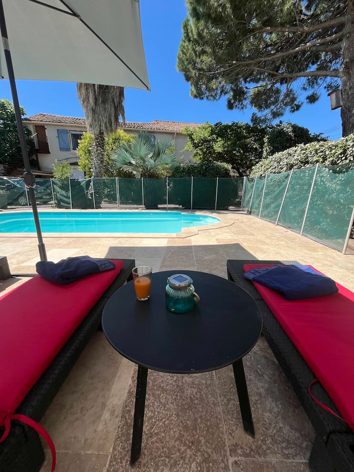 L'hirondelle-piscine-petit-déjeuner, Canaldumidi - Mirepeisset