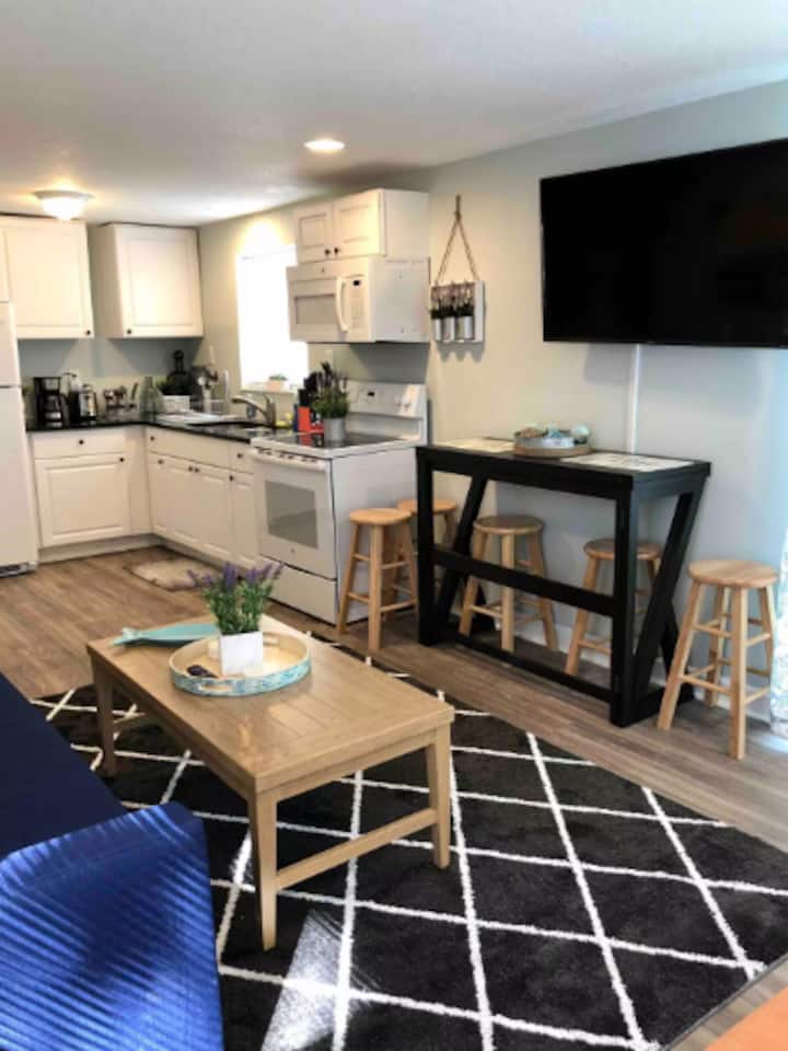 Chic 1br W/ Pool Walk To Ocean - Neptune Beach, FL